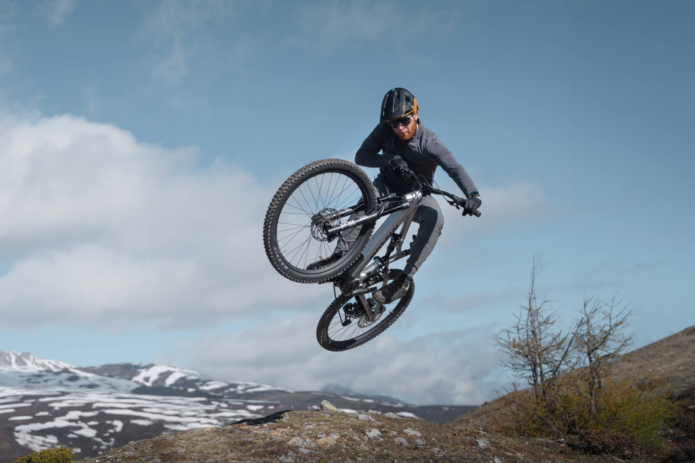 Enduro vs Trail Bike: Expert Comparison & AMFLOW PL Carbon Pro Review ...